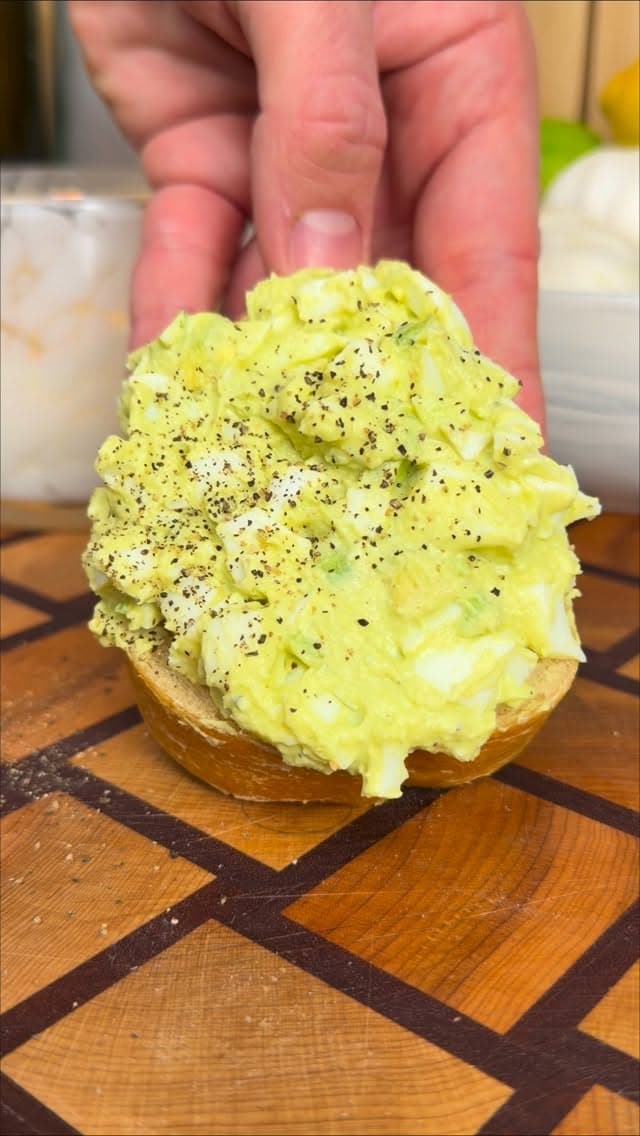 Ensalada cremosa de aguacate y huevo | Chefadora